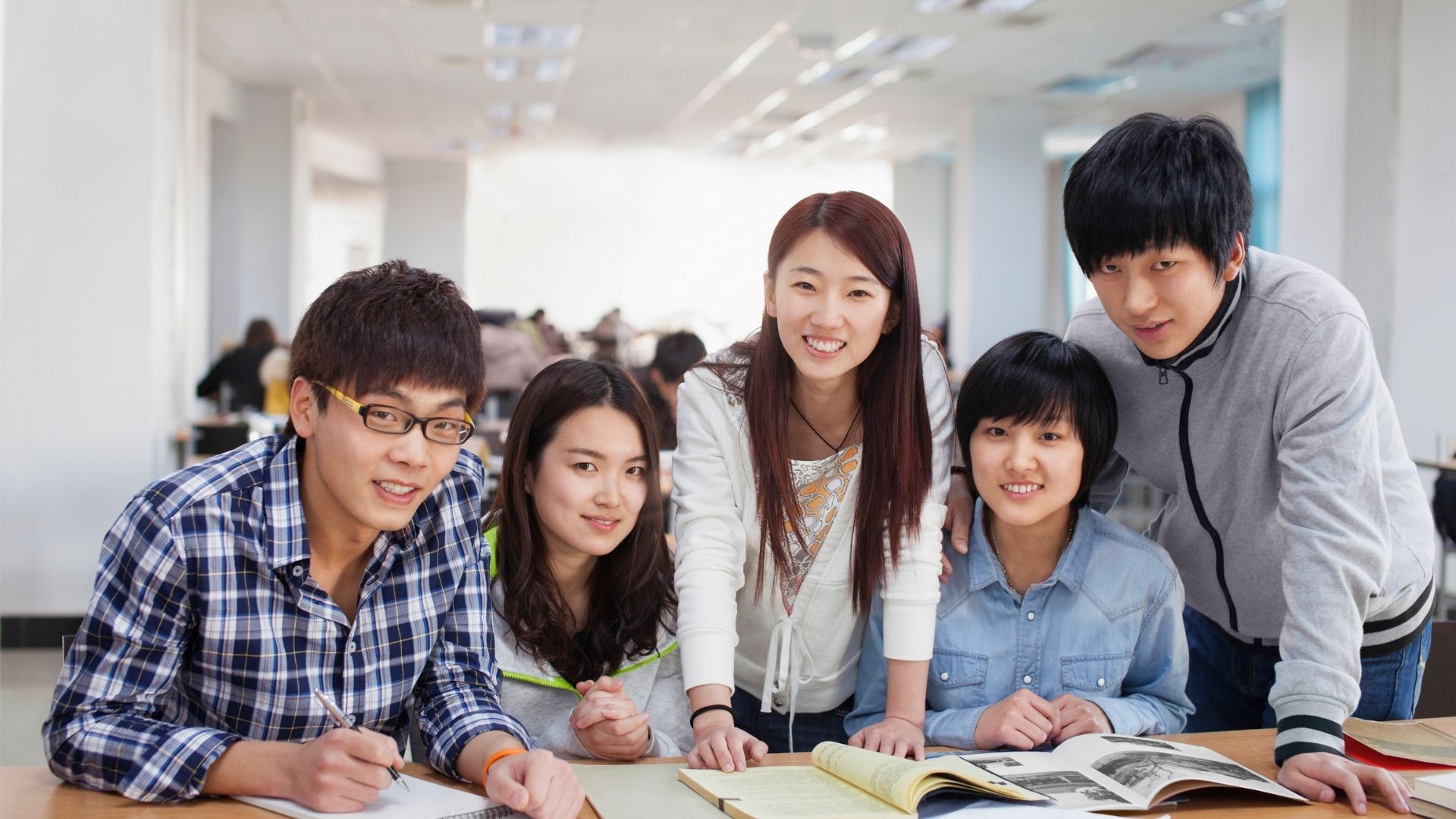 The differences and similarities between the Chinese and American ...