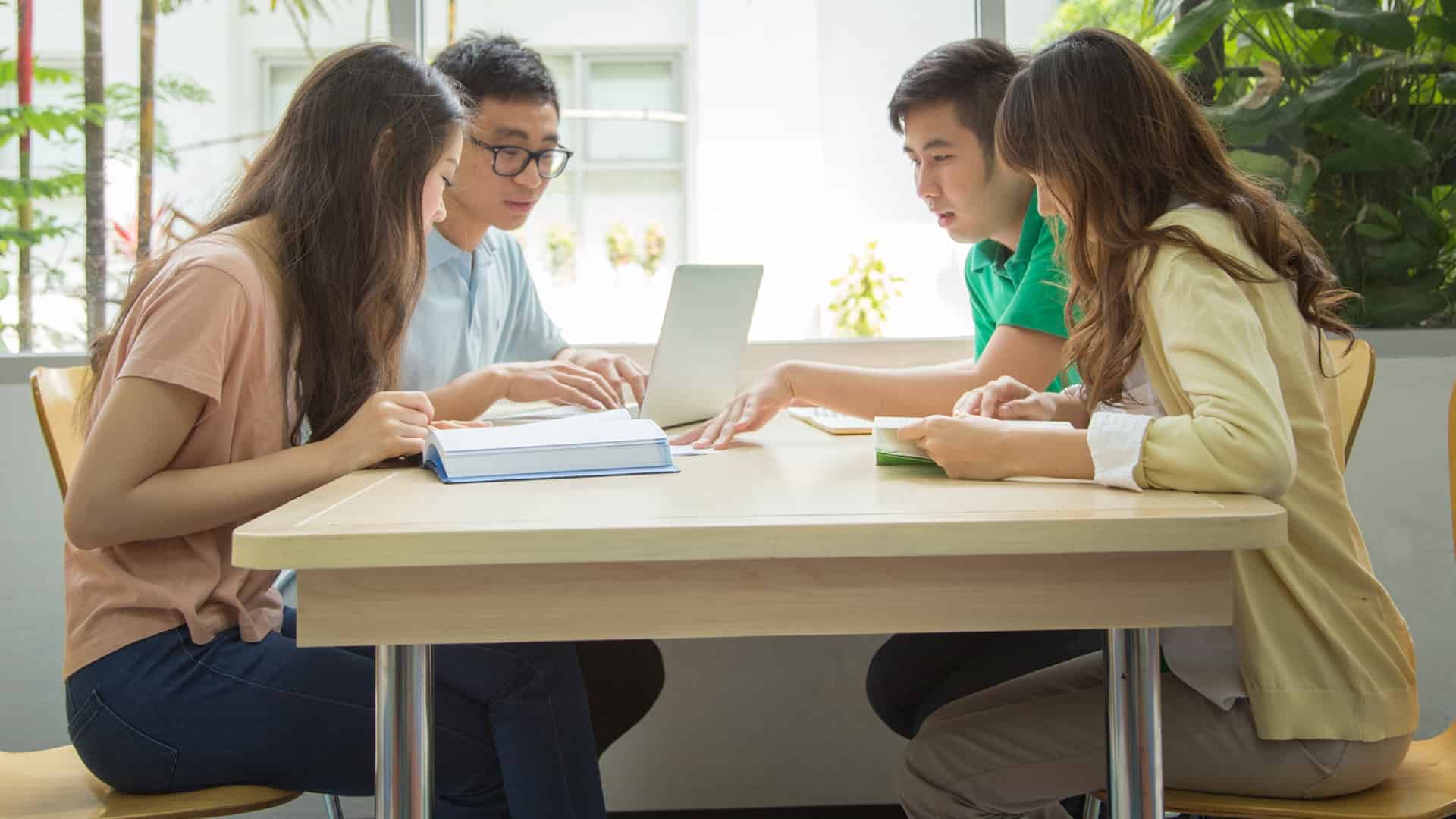 Two Universities that Succeeded in Recruiting Chinese Students